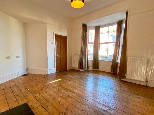 Woodhead Rd, Sheffield, S2 4TA