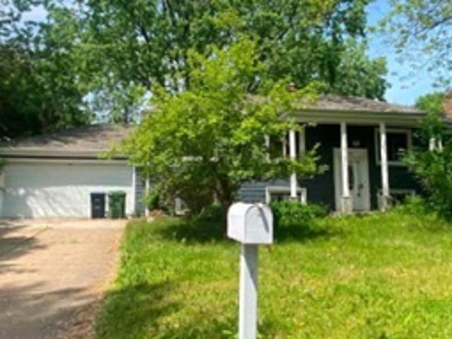 Woodhill Dr