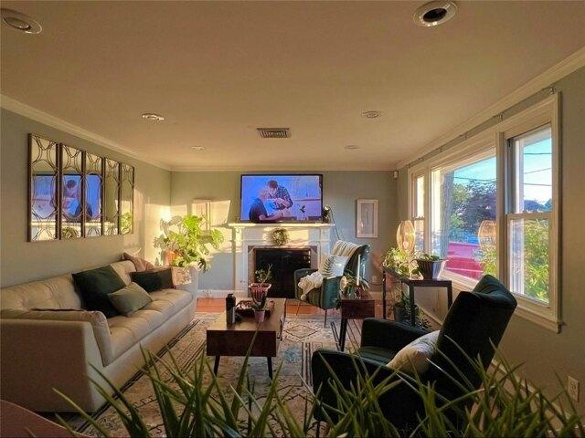 Woodhill Dr, Cranston, Home For Sale