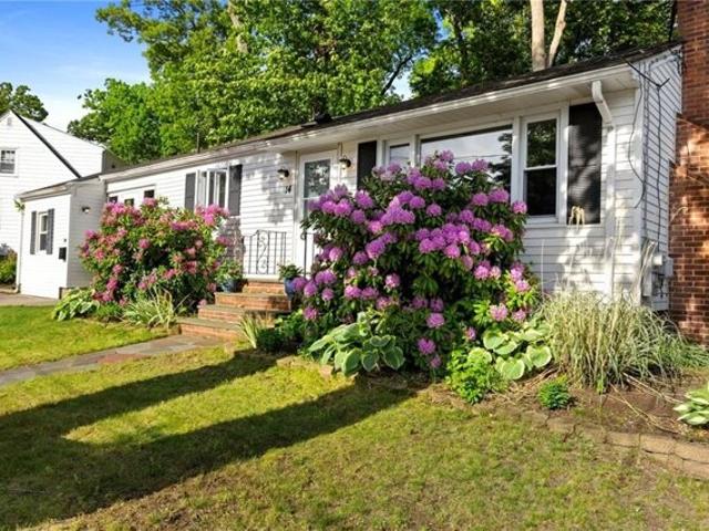 Woodhill Dr, Cranston, Home For Sale