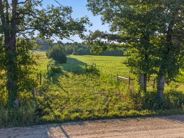 Woodhill Rd, Buffalo, MO 65622
