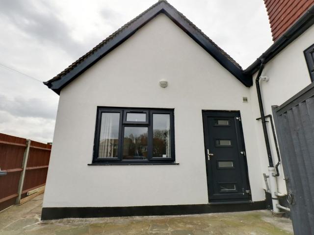 Woodhurst Avenue, Petts Wood, Orpington, Kent BR5, 2 bed flat to rent, £1,700 pcm | PrimeLocation