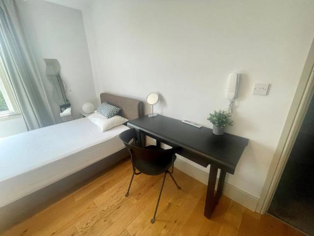 Woodhurst Road, B13