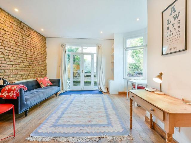 Woodhurst Road, Poet's Corner. 2 bed end of terrace house to rent £3,400 pcm £785 pw