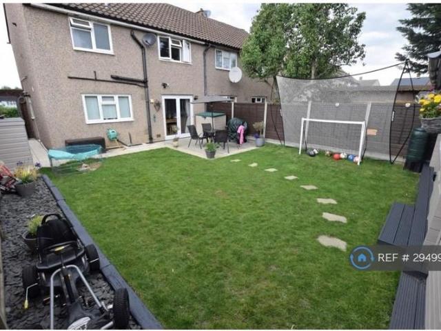Wooding Grove, Harlow, CM19 3 bed semi detached house to rent £1,950 pcm £450 pw