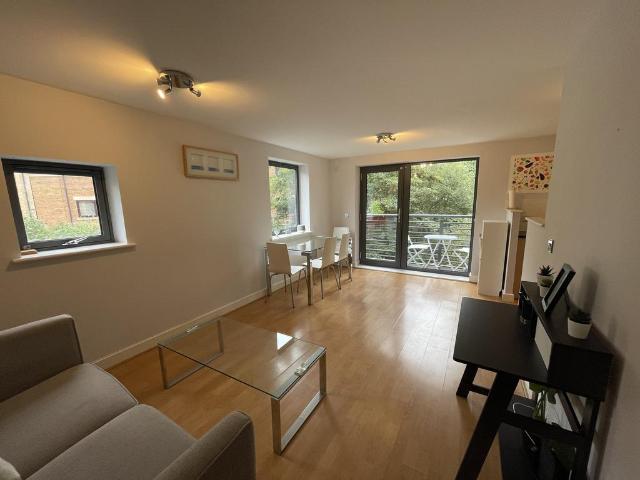 Woodin's Way, Oxford OX1 2 bed apartment to rent £2,900 pcm £669 pw