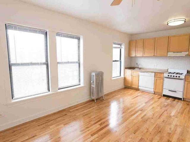Woodlawn Terrace Studio Apartment for Rent at 4726 S Woodlawn Ave, Chicago, IL 60615 Kenwood