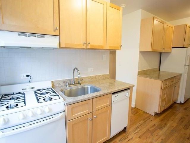 Woodlawn Terrace Studio Apartment for Rent at 4726 S Woodlawn Ave, Chicago, IL 60615 Kenwood