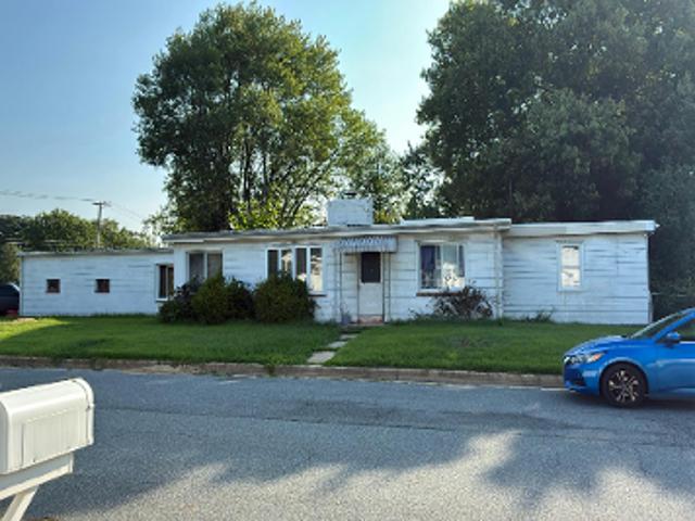 Woodlawn Ave