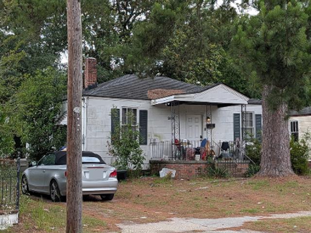 Woodlawn Ave