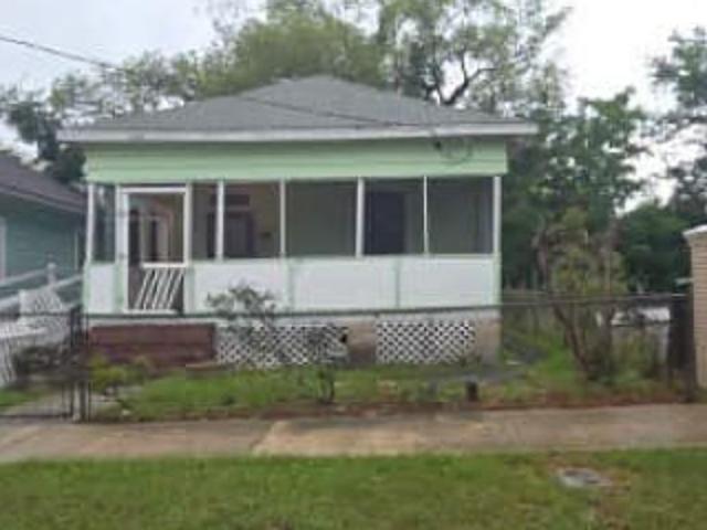 Woodlawn Ave