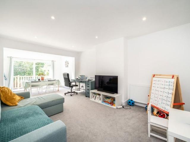 Woodlawn Crescent, TW2, London