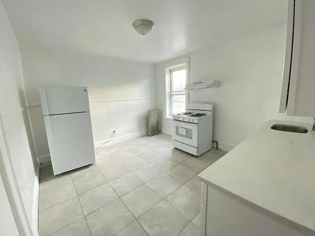 Woodlawn hights spacious 1 BR apt $1800 heat inclu