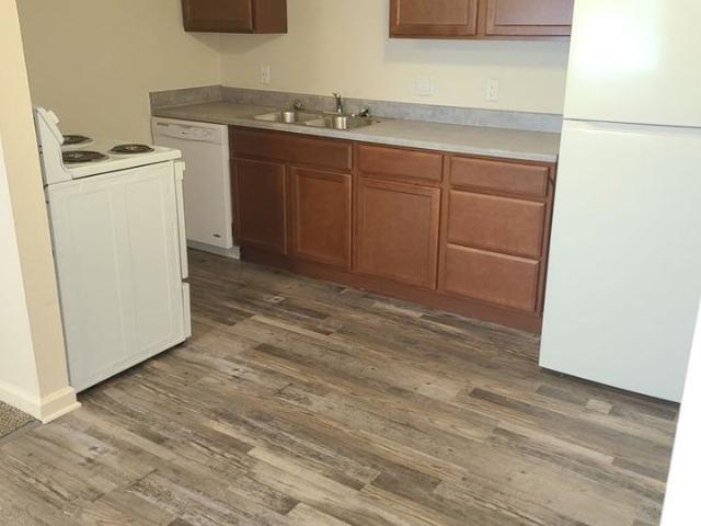Woodlawn Park Apartments 1 Bedroom Apartment for Rent at 1940 S Woodlawn Blvd, Wichita, KS 67218