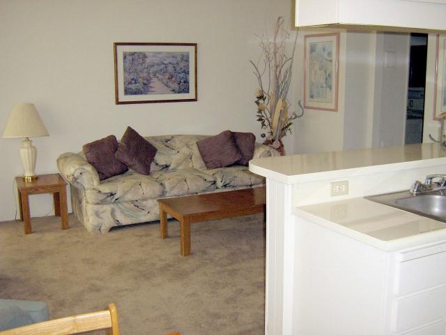Woodlake 1 Bedroom Apartment for Rent at 6100 Edinger Ave, Huntington Beach, CA 92647