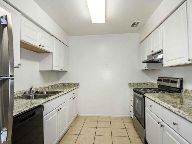 Woodlake Villas 2 Bedroom Apartment for Rent at 720 Conway Rd, Orlando, FL 32807 Lake Underhill