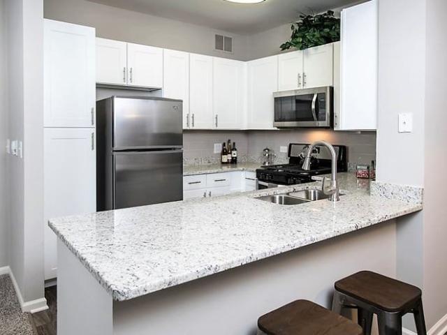 Woodlake Apartments 2 Bedroom Apartment for Rent at 101 Woodlake Blvd, Gurnee, IL 60031