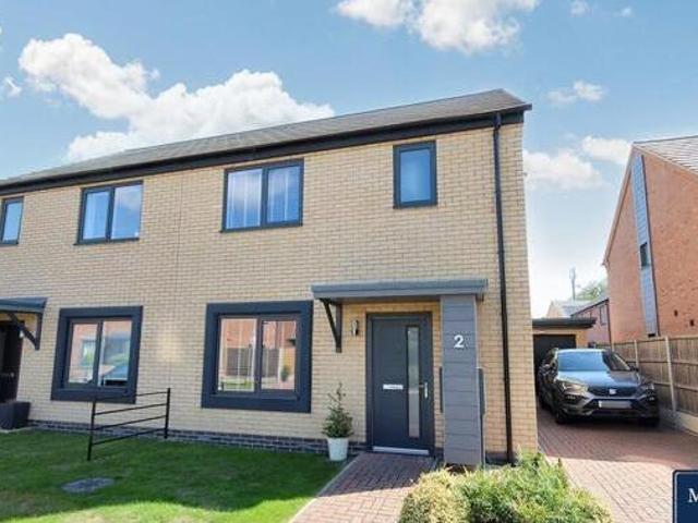 Woodland Walk, Collingham, 3 Bedroom Semi detached