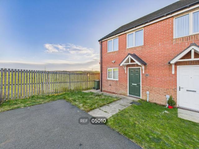 Woodland Walk, Upton, Pontefract WF9, 3 bed property to rent, £1,000 pcm | PrimeLocation