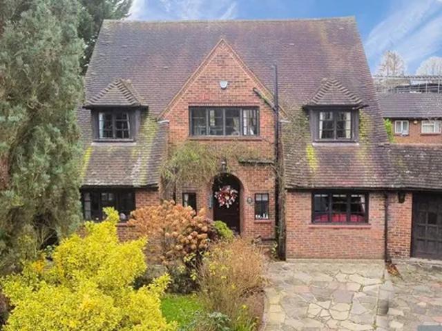 Woodland Way, London, IG8 0QG, United Kingdom | 5 bed house for rent #116539189 | Rentberry