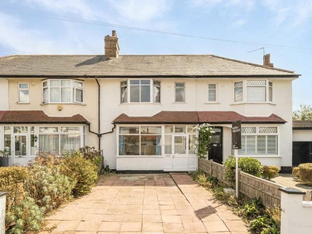 Woodland Way, Mitcham CR4 4 bed house to rent £3,500 pcm £808 pw