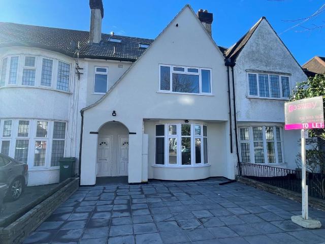 Woodland Way, Mill Hill NW7, 2 bed flat to rent, £2,300 pcm | PrimeLocation
