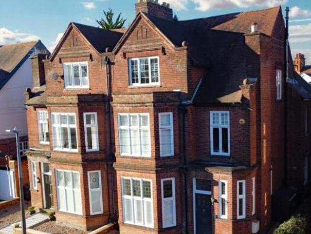 Woodland Avenue, Stoneygate, 6 Bedroom Semi detached