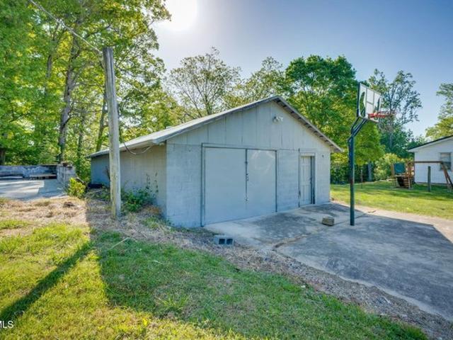 Woodland Cir, Greeneville, TN 37743