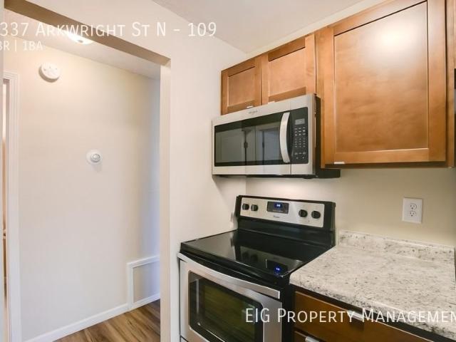 Woodland Court 2 Bedroom Apartment for Rent at 1337 Arkwright St, St. Paul, MN 55130 Payne Phalen