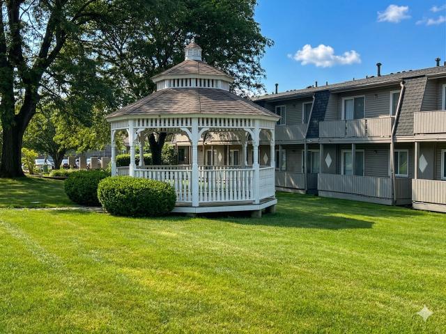 Woodland Creek Apartments in Oak Forest, IL 1 Bedroom Apartment for Rent at 15928 Leclaire Ave, Oak Forest, IL 60452