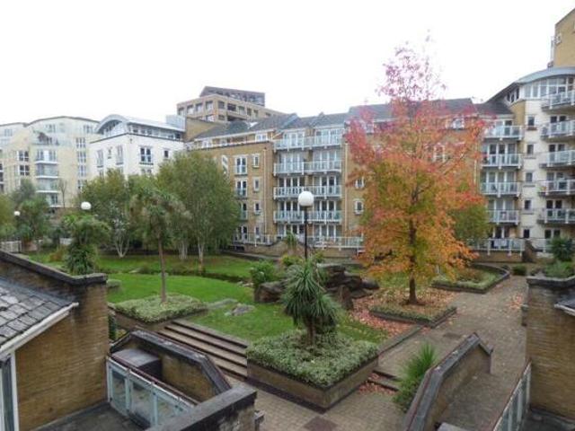 Woodland Crescent, London, 2 Bedroom Apartment