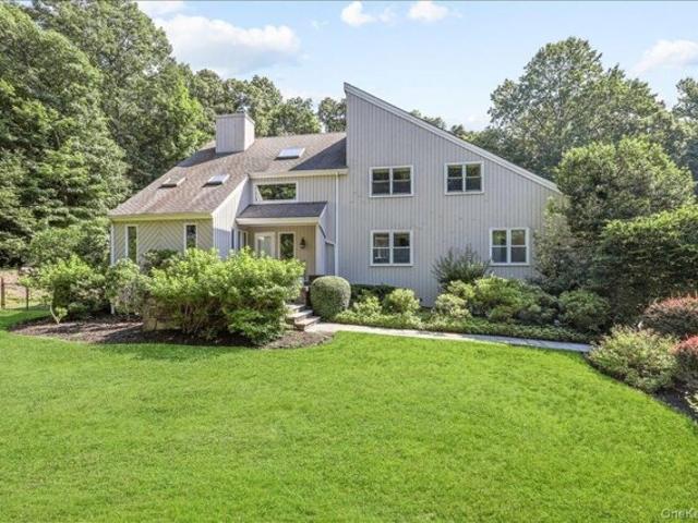 Woodland Ct S, Bedford, Home For Sale
