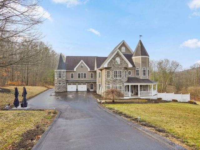 Woodland Dr, Hudson, Home For Sale