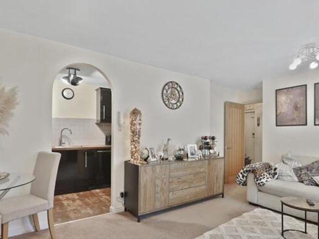 Woodland Grove, Epping, 2 Bedroom Apartment