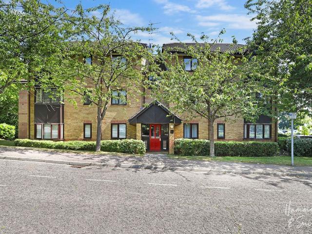 Woodland Grove, Epping CM16, 2 bed flat to rent, £1,400 pcm | PrimeLocation