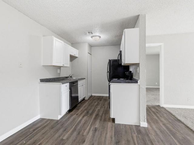 Woodland HIlls Apartments 1 Bedroom Apartment for Rent at 8502 E 66th Pl, Tulsa, OK 74133
