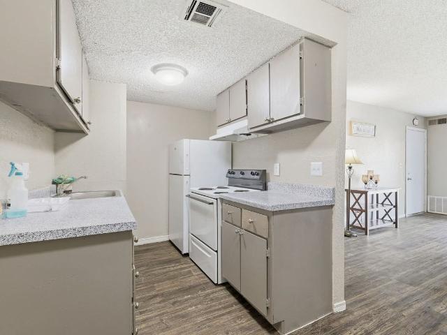 Woodland HIlls Apartments 1 Bedroom Apartment for Rent at 8502 E 66th Pl, Tulsa, OK 74133