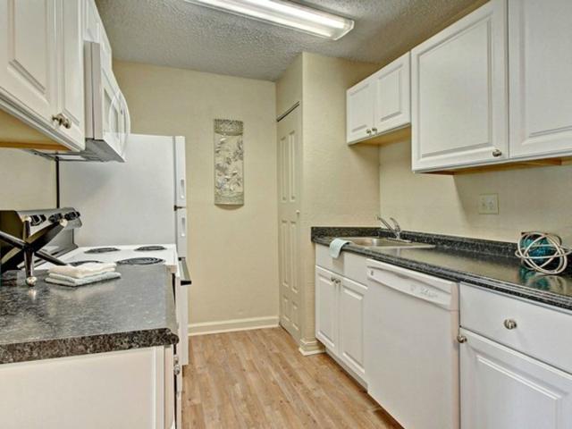 Woodland HIlls Apartments