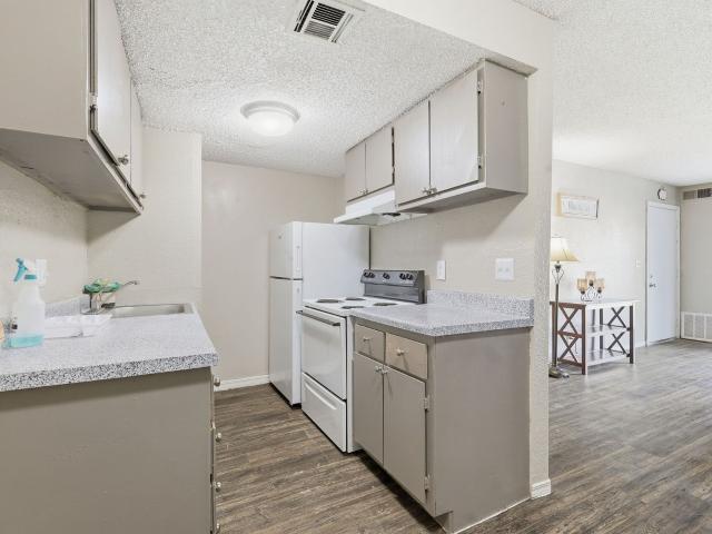 Woodland HIlls Apartments