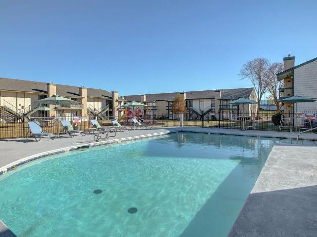 Woodland Hills Studio Apartment for Rent at 8502 E 66th Pl, Tulsa, OK 74133