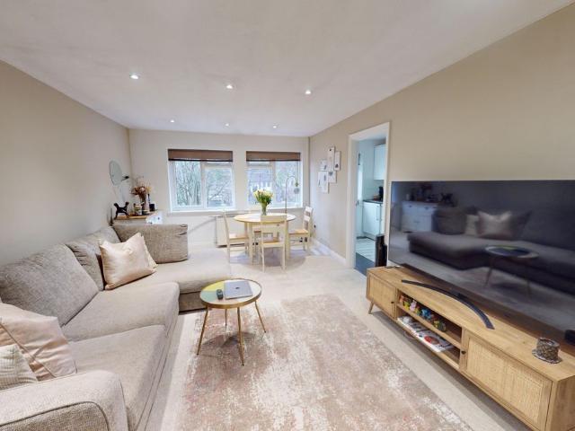 Woodland Parade, Hove BN3, 2 bed flat to rent, £1,895 pcm | PrimeLocation