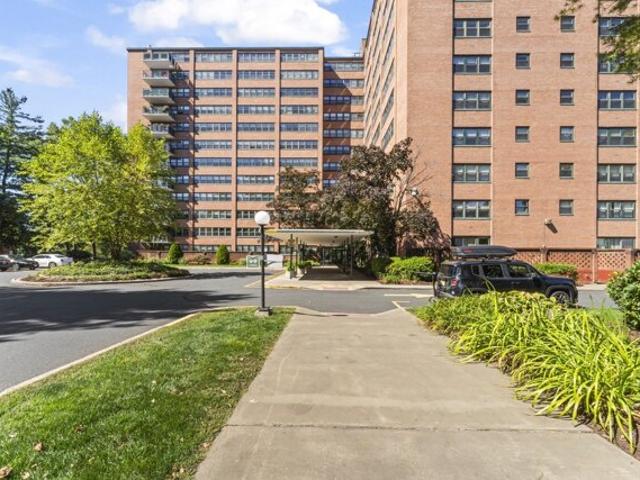 Woodland St Apt I, Hartford, Condo For Sale