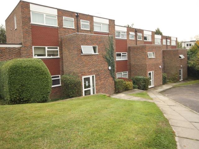 Woodlands Court, Woking GU22, Studio to rent, £1,050 pcm | PrimeLocation