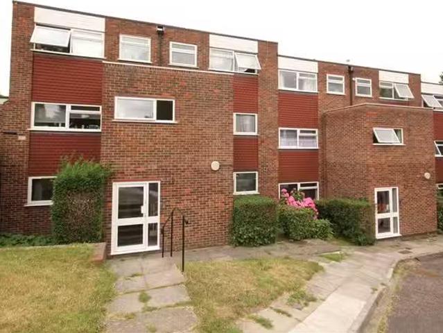 Woodlands Court, Woking, Surrey, GU22 7RY