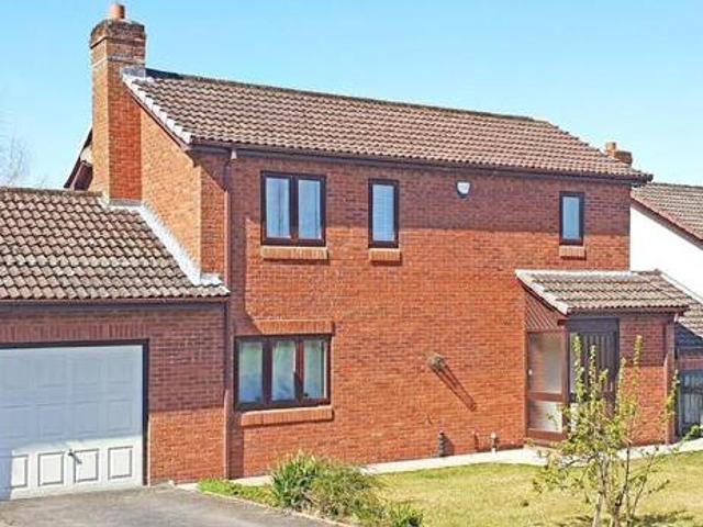 Woodlands, Cefnllys Lane, 3 Bedroom Detached