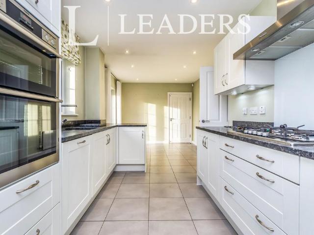 Woodlands Close, Merstham, RH1 4 bed detached house to rent £3,100 pcm £715 pw