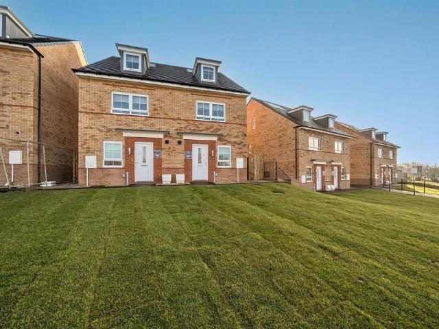 Woodlands Close, WF12 3 bed semi detached house to rent £1,325 pcm £306 pw