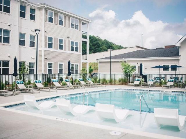 Woodlands Creekside 2 Bedroom Apartment for Rent at 235 Jonesboro Rd, Mcdonough, GA 30253