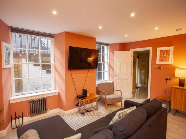 Woodlands And Park G4, 2 bed flat to rent, £2,599 pcm | PrimeLocation