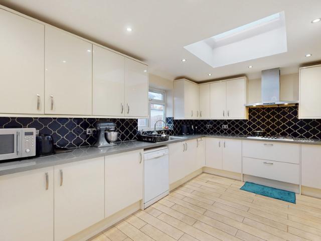 Woodlands Avenue, Ruislip, HA4